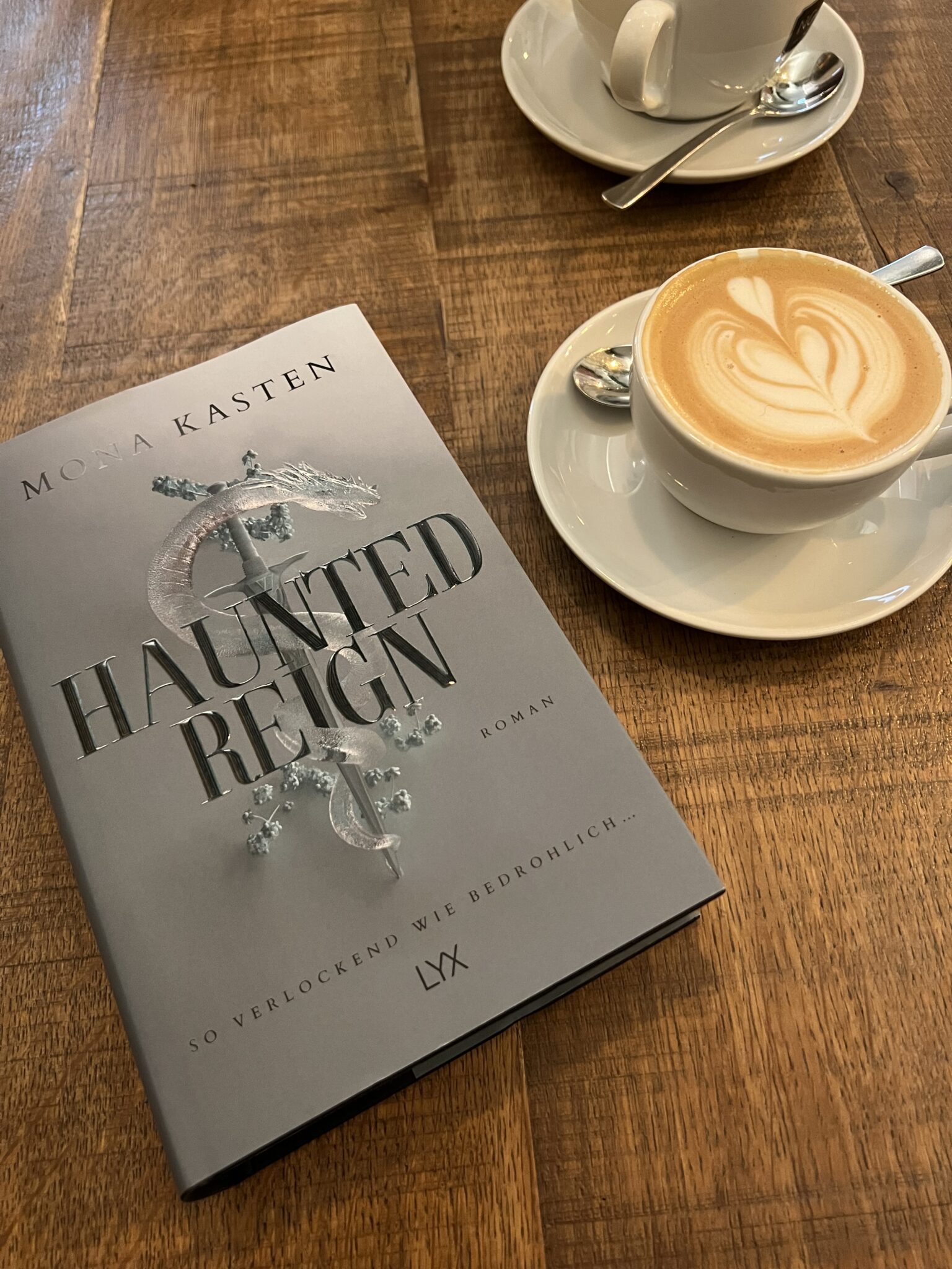 Haunted Reign Release - Mona Kasten