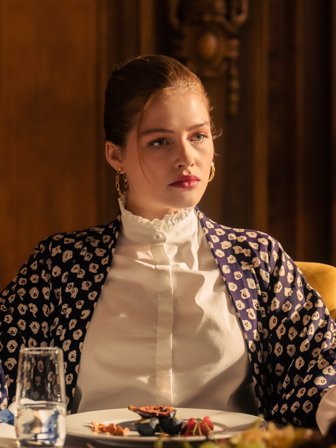 Save Me Cast - Mona Kasten