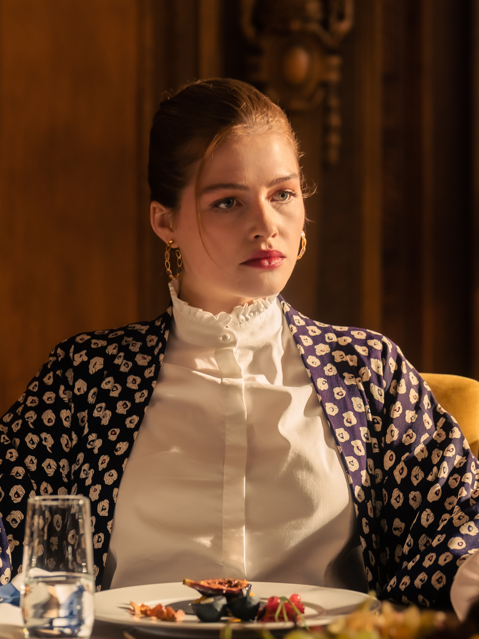 Save Me Cast - Mona Kasten